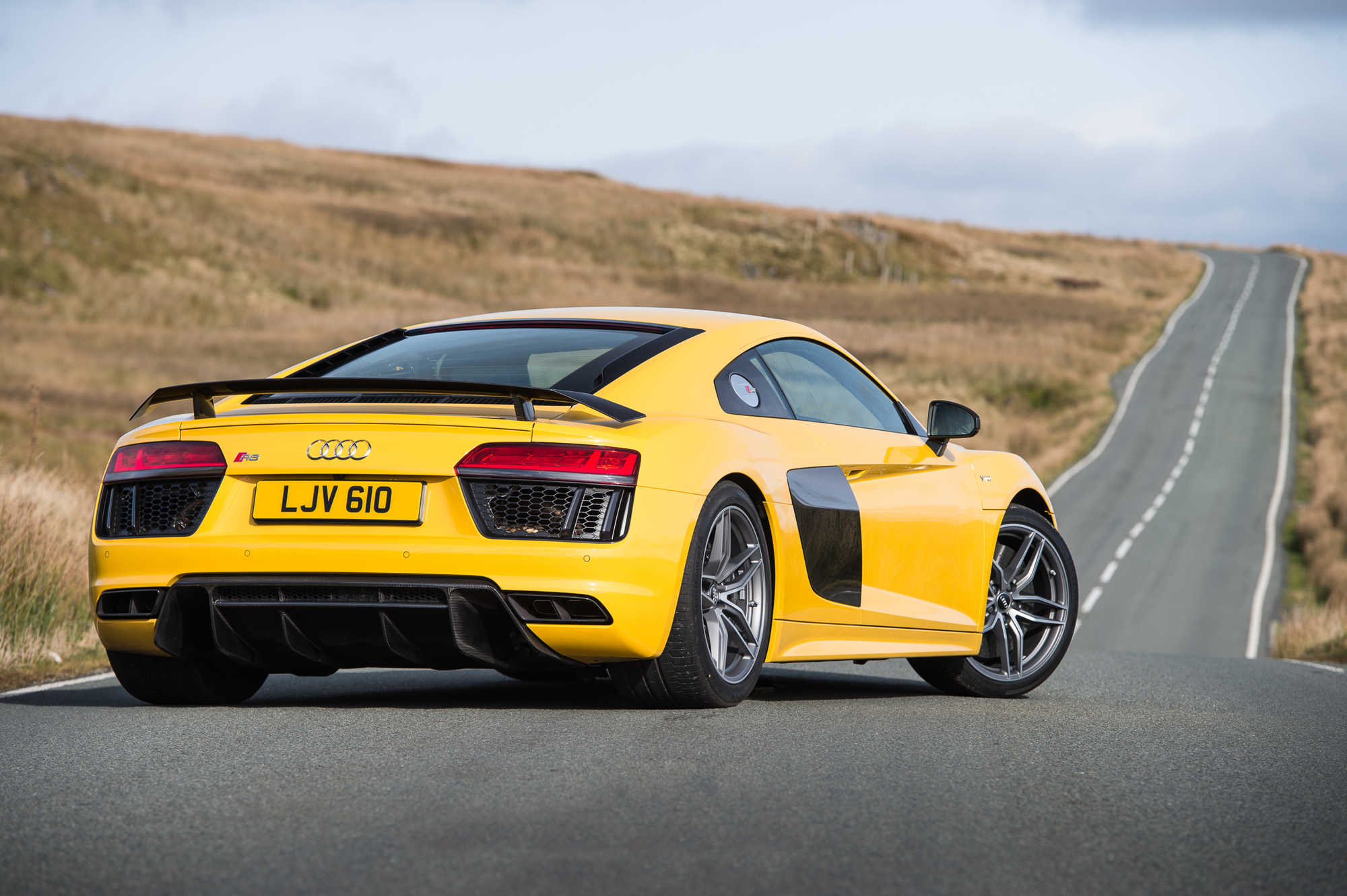 Audi R8 Coupe review - Car Keys