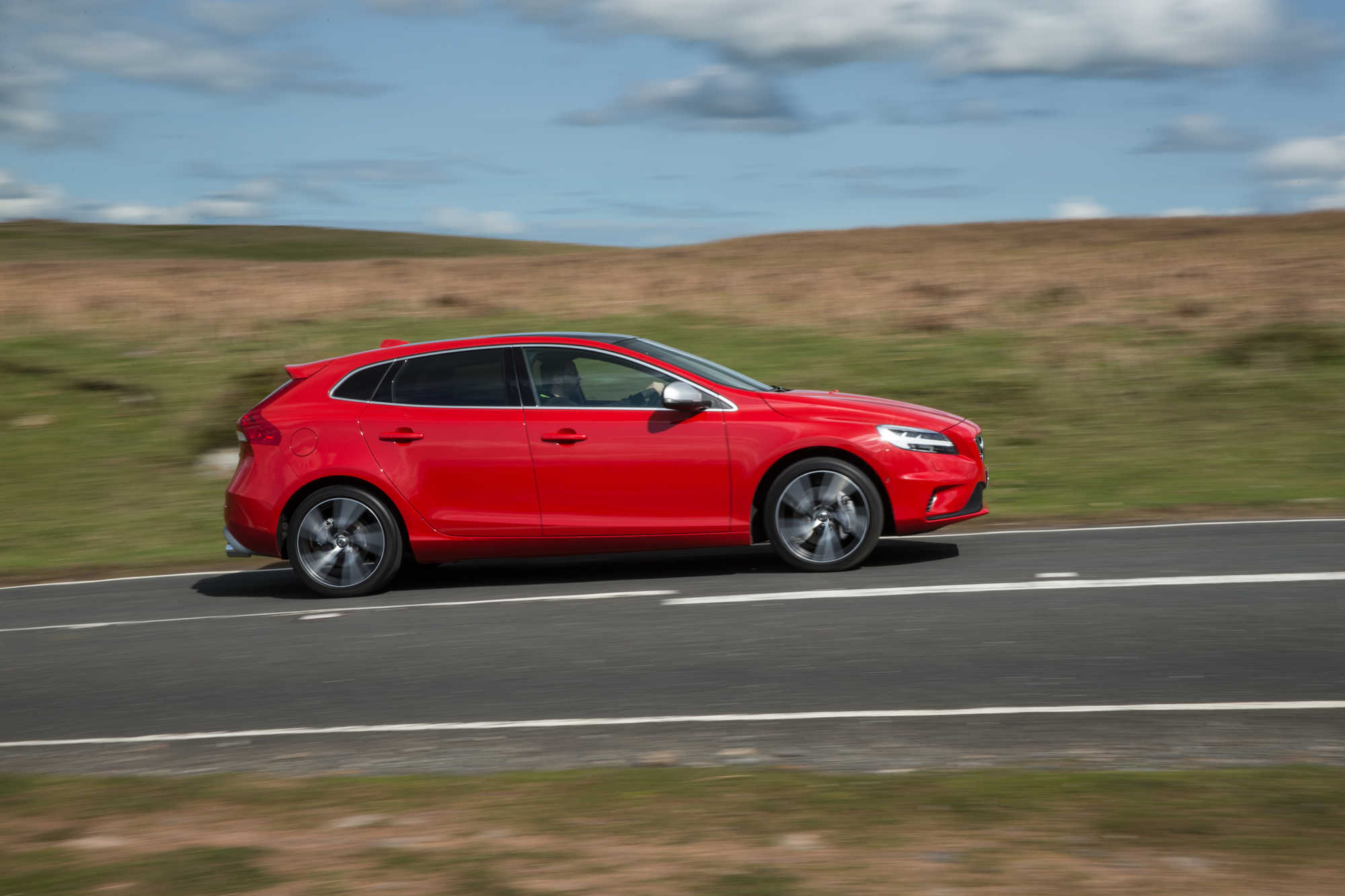 Volvo V40 D2 R-Design 2.0 120hp hatchback review - Car Keys